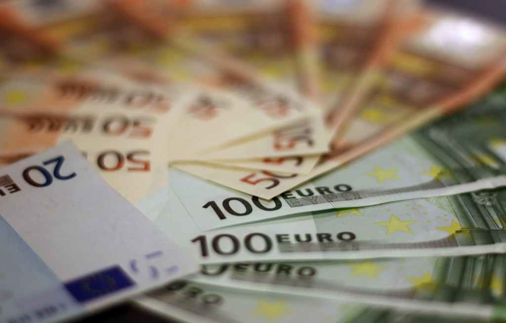 How and Where to Exchange Money in Bucharest – Dracula's Guide to Romania